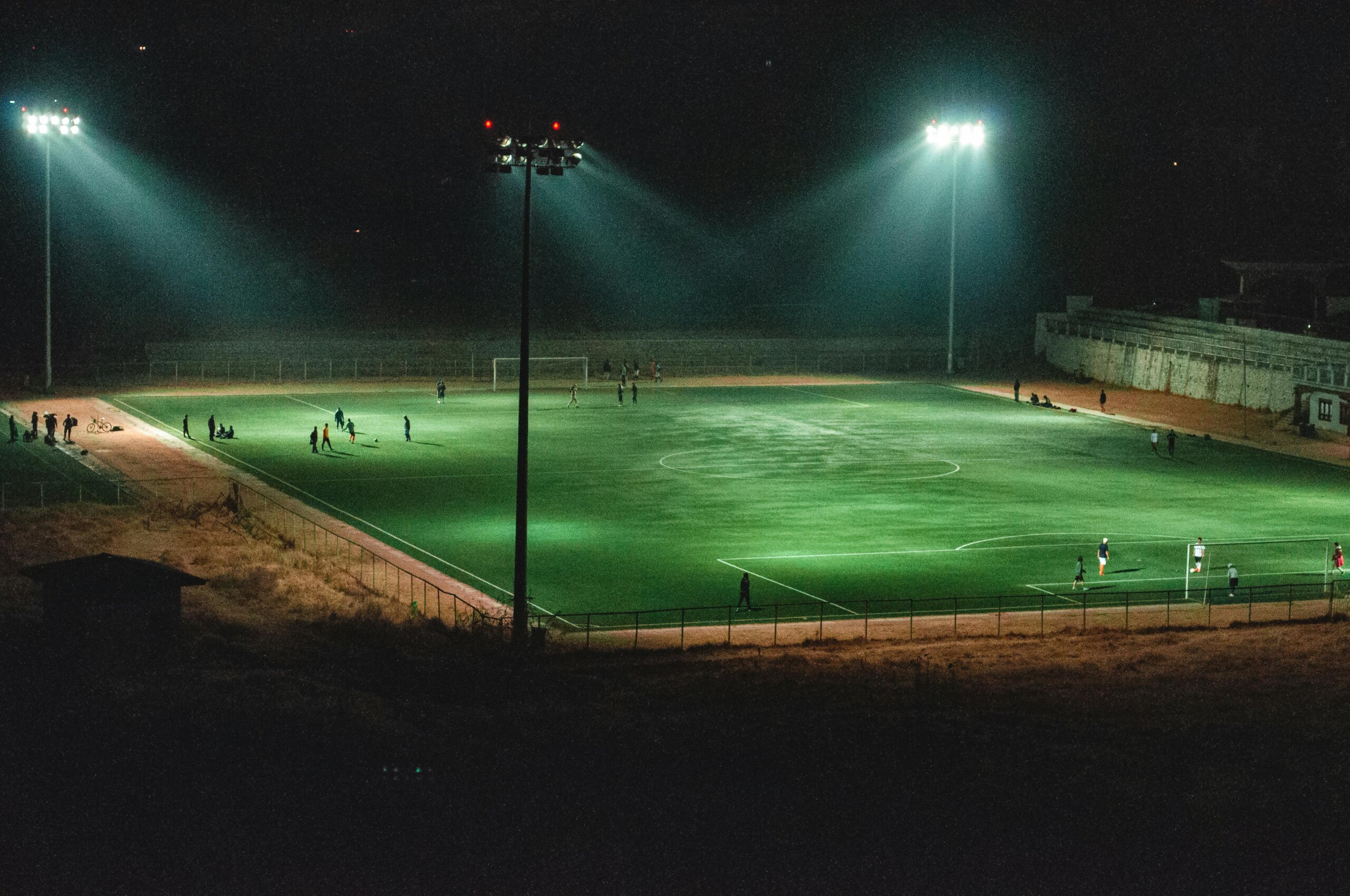 Flashlight vs Floodlight – Which One to Choose? – Powerful Flashlights ...